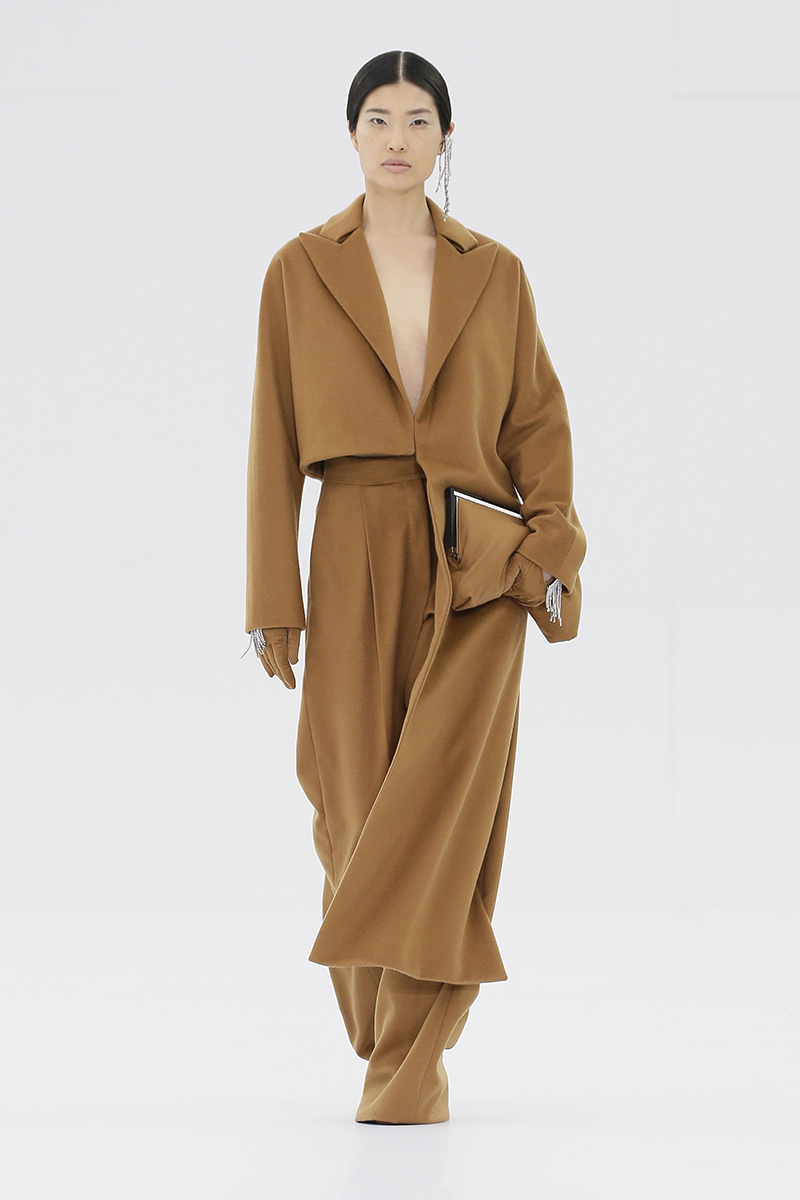 FENDI 2022秋冬高级定制时装秀造型-FENDI芬迪官网