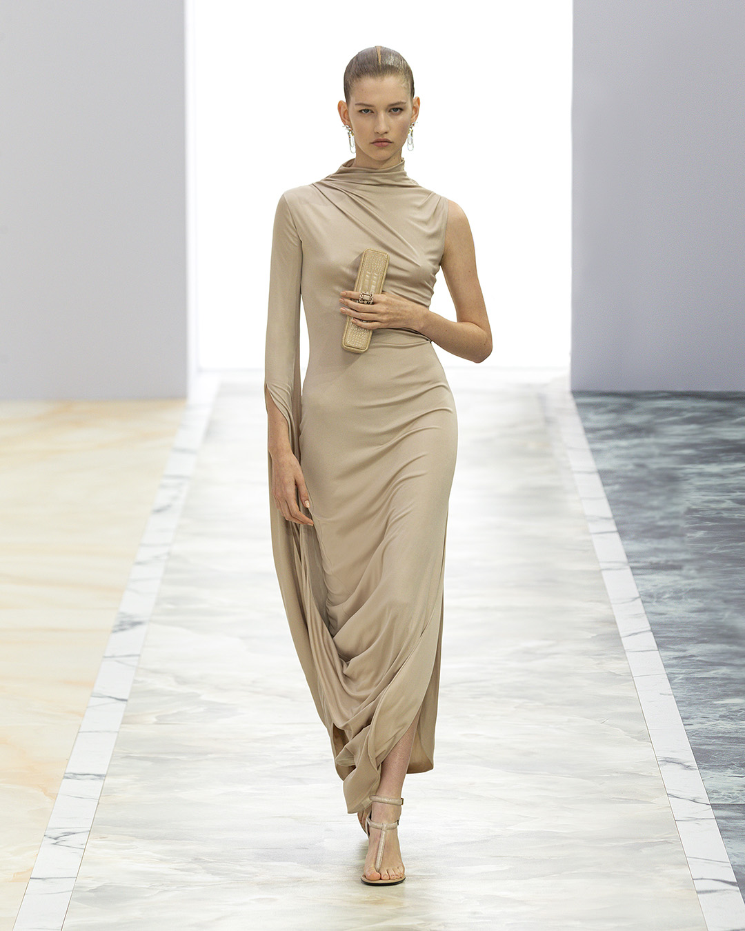 FENDI 2023秋冬高级定制时装秀场造型-FENDI芬迪官网