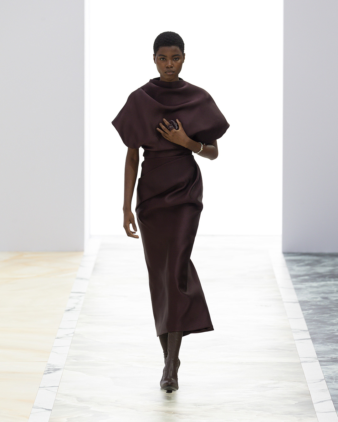 FENDI 2023秋冬高级定制时装秀场造型-FENDI芬迪官网