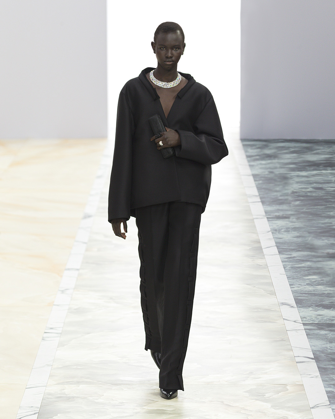 FENDI 2023秋冬高级定制时装秀场造型-FENDI芬迪官网