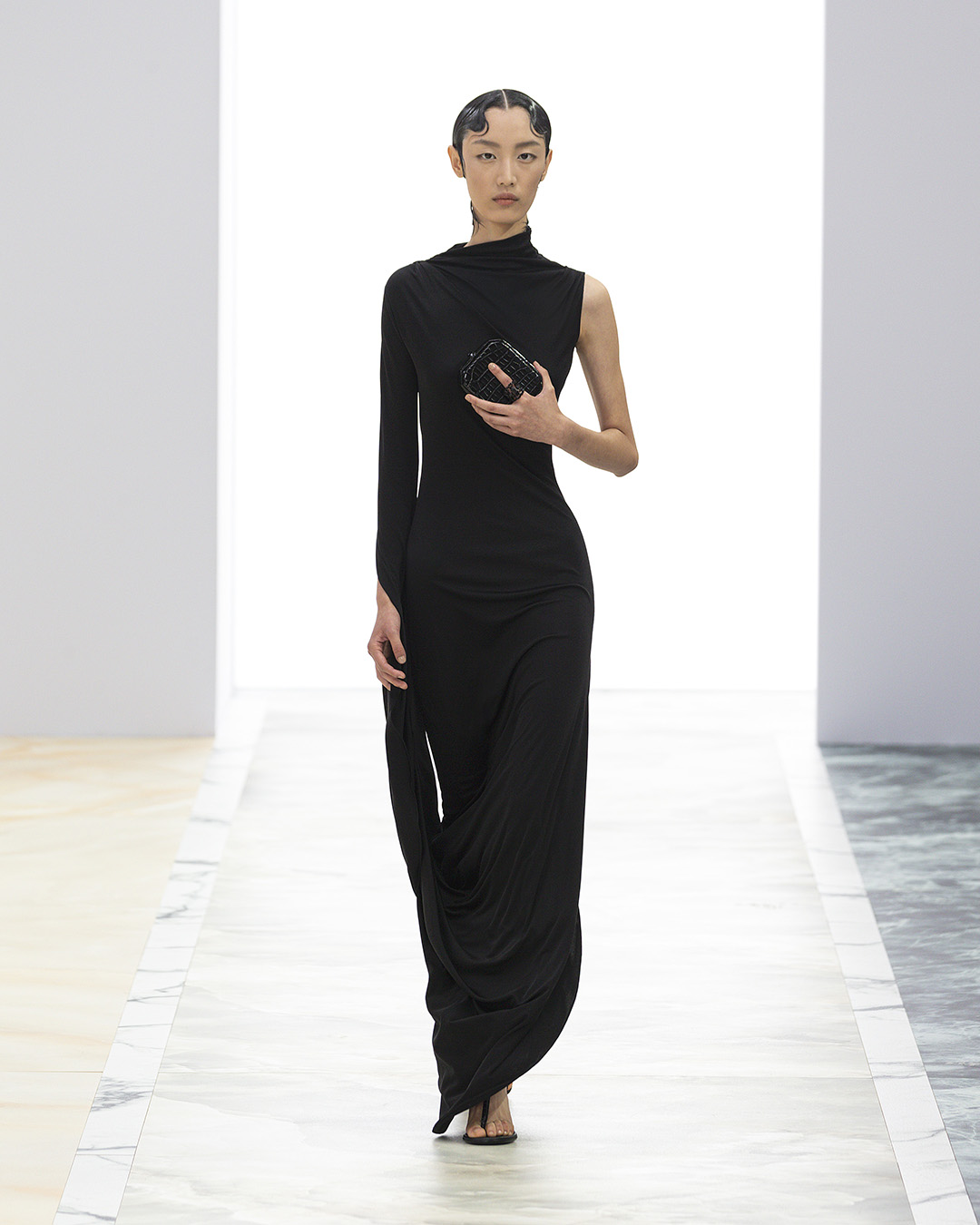 FENDI 2023秋冬高级定制时装秀场造型-FENDI芬迪官网