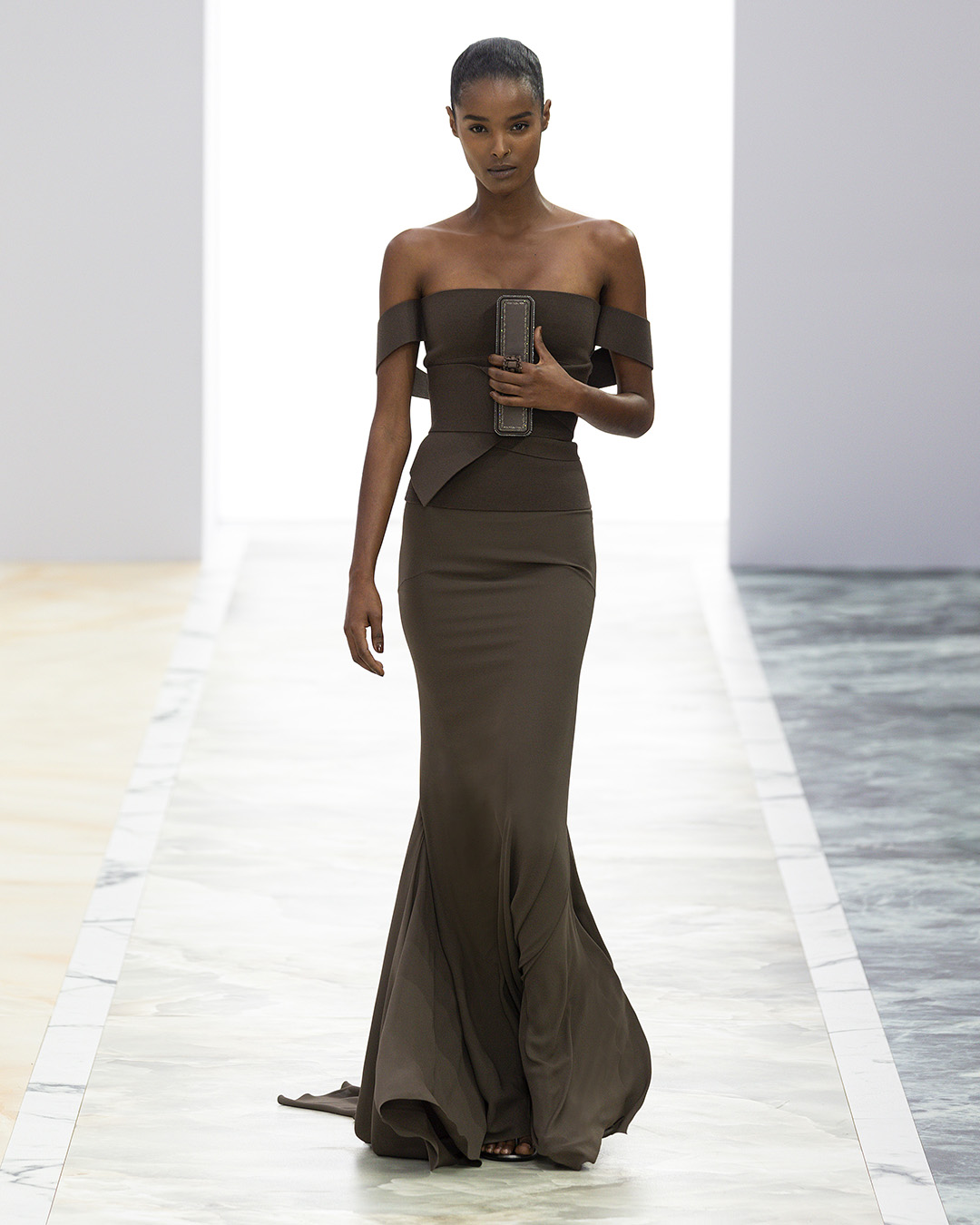 FENDI 2023秋冬高级定制时装秀场造型-FENDI芬迪官网