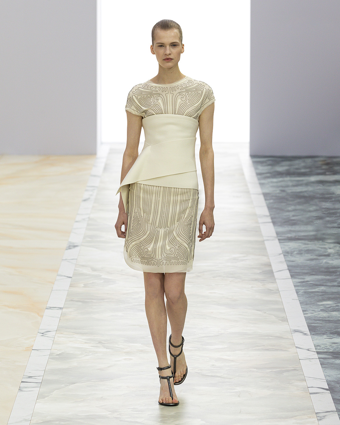 FENDI 2023秋冬高级定制时装秀场造型-FENDI芬迪官网