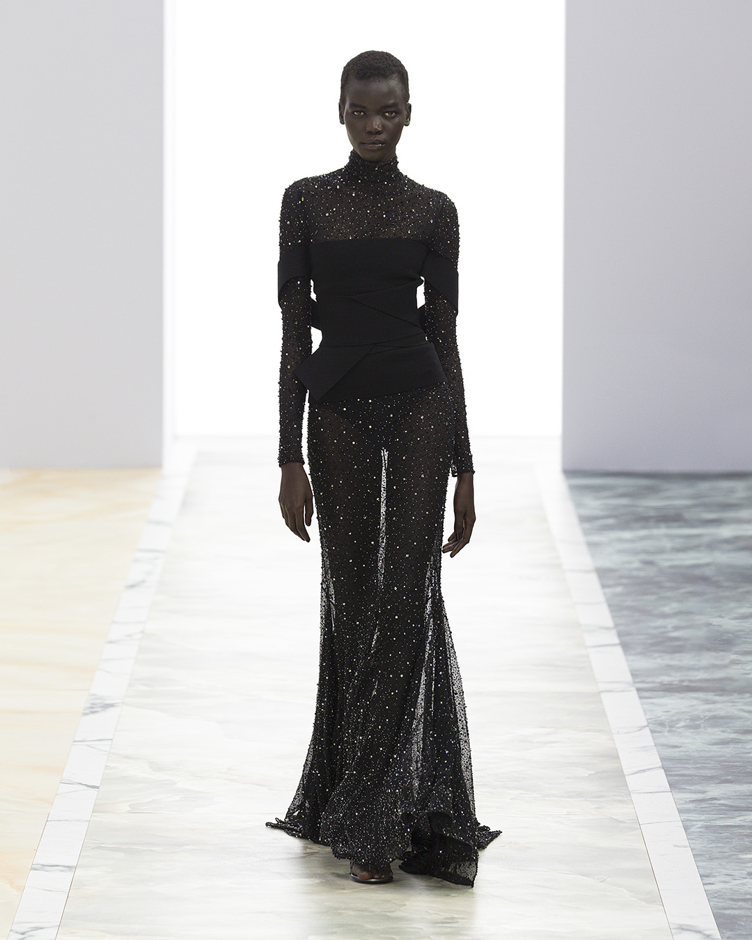 FENDI 2023秋冬高级定制时装秀场造型-FENDI芬迪官网