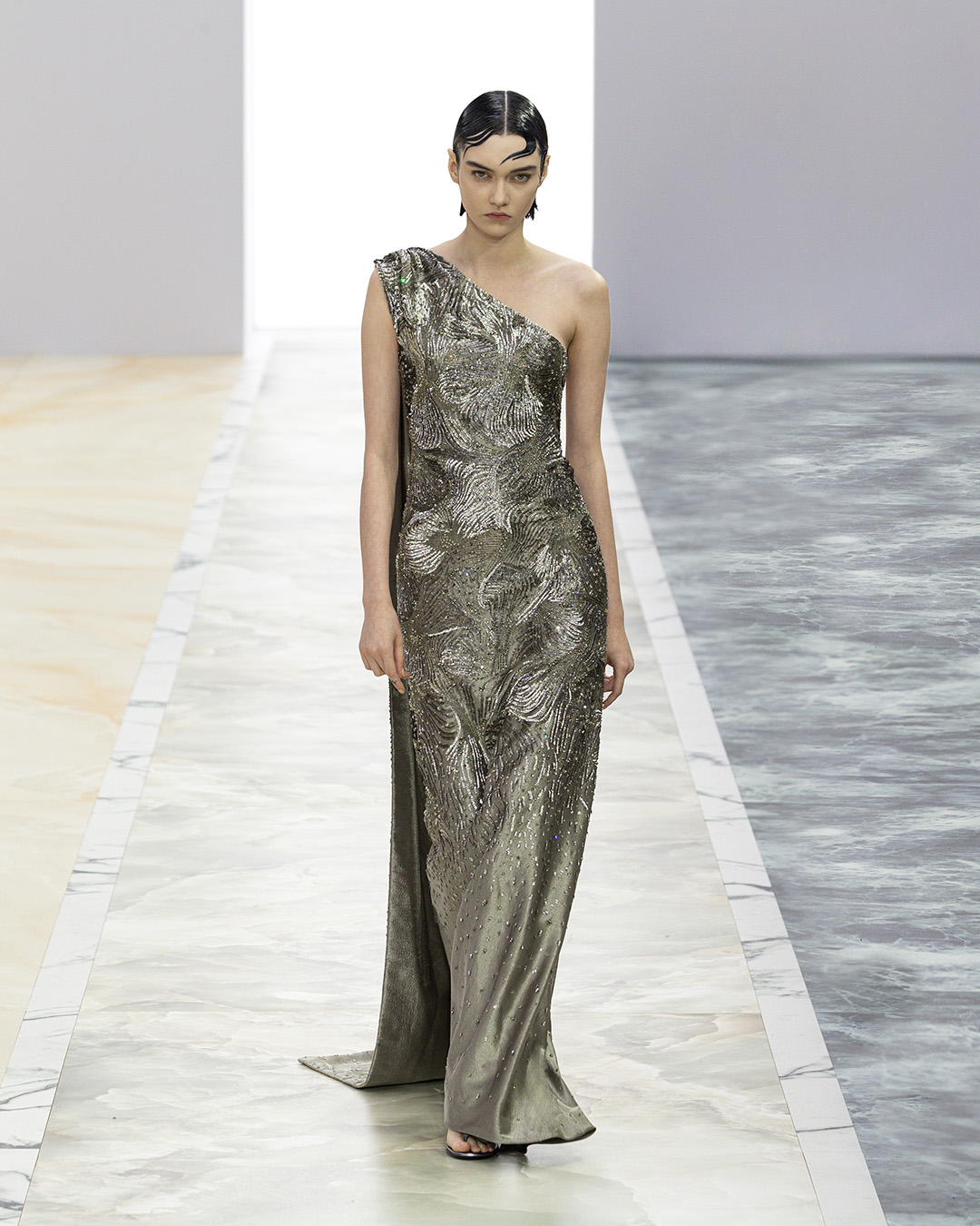 FENDI 2023秋冬高级定制时装秀场造型-FENDI芬迪官网