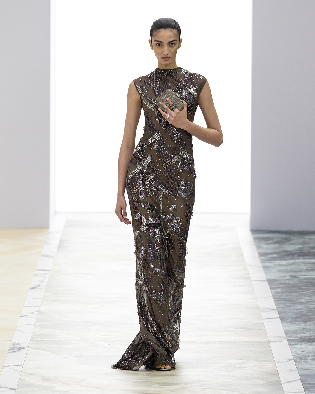 FENDI 2023秋冬高级定制时装秀场造型-FENDI芬迪官网