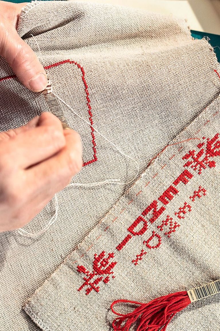 Hand in Hand工艺-FENDI芬迪官网