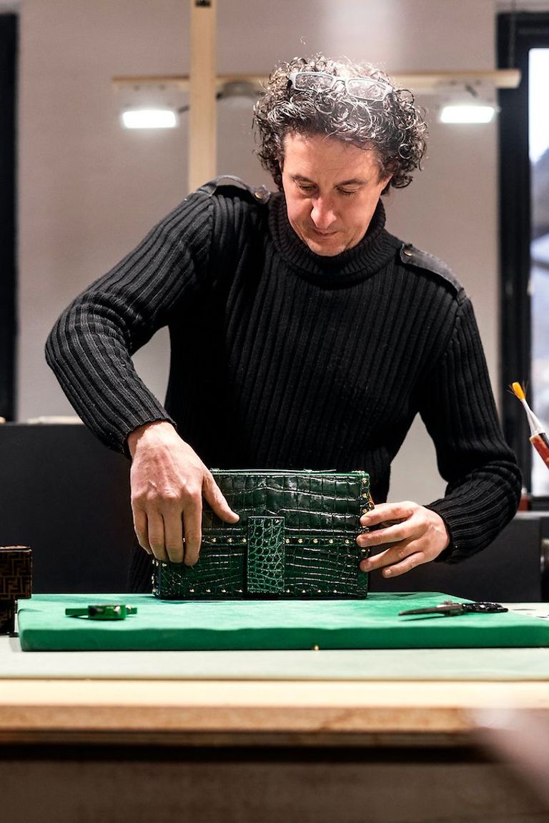 Hand in Hand工艺-FENDI芬迪官网