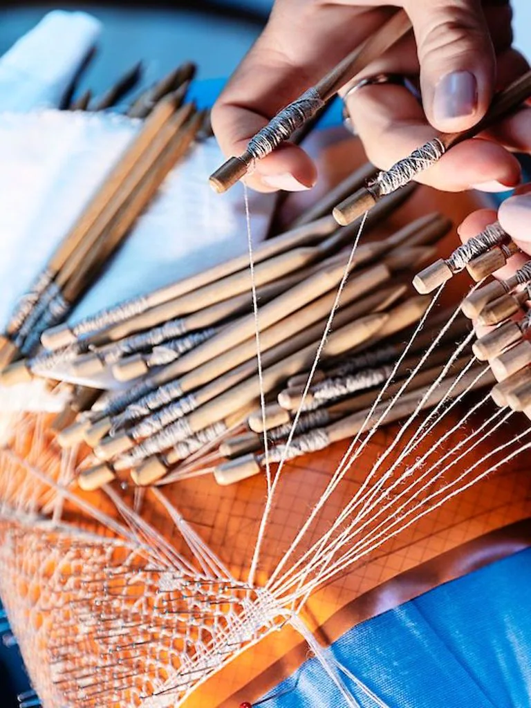 Hand in Hand工艺-FENDI芬迪官网