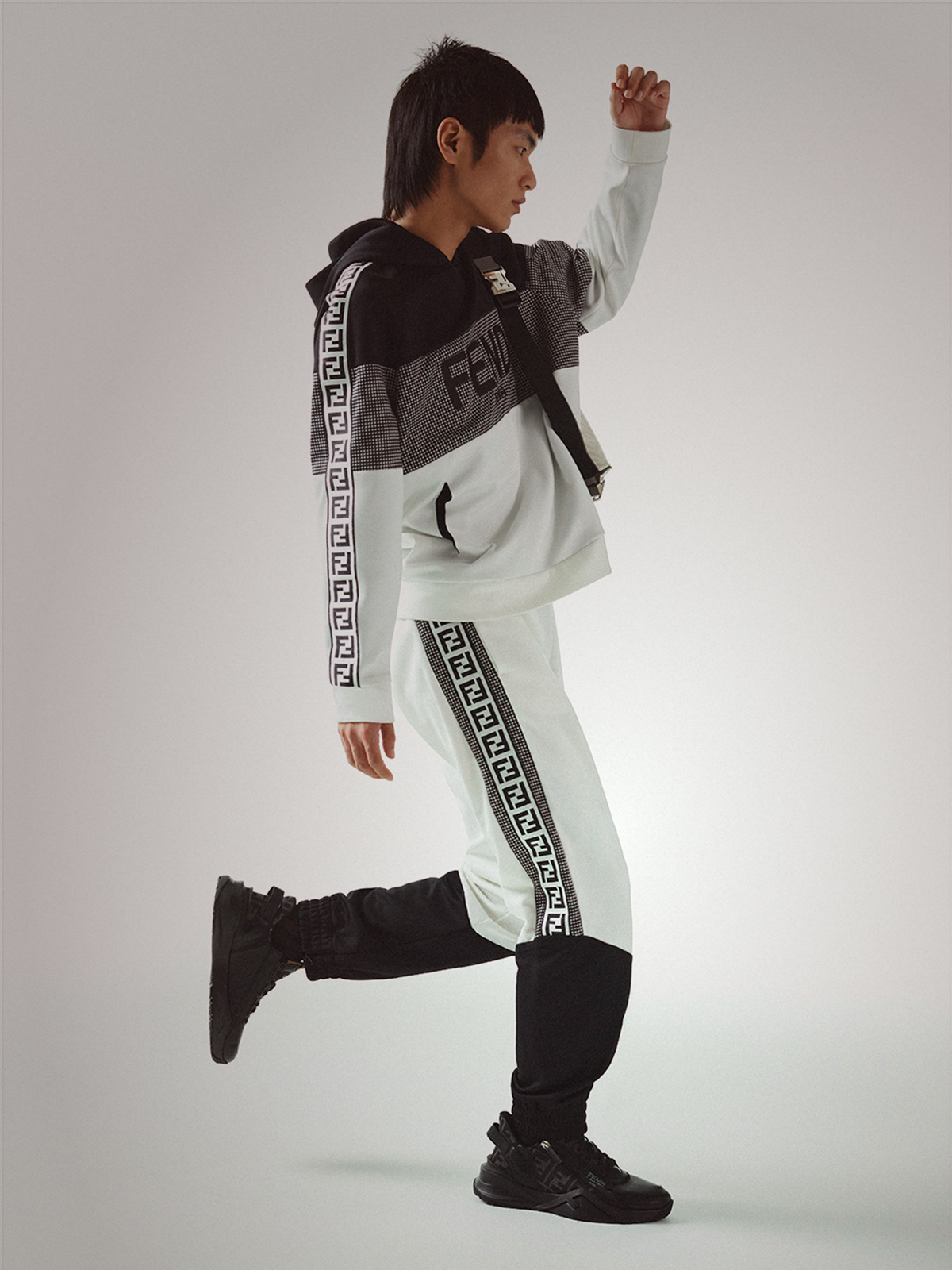 FENDI FLOW运动鞋系列-FENDI芬迪官网