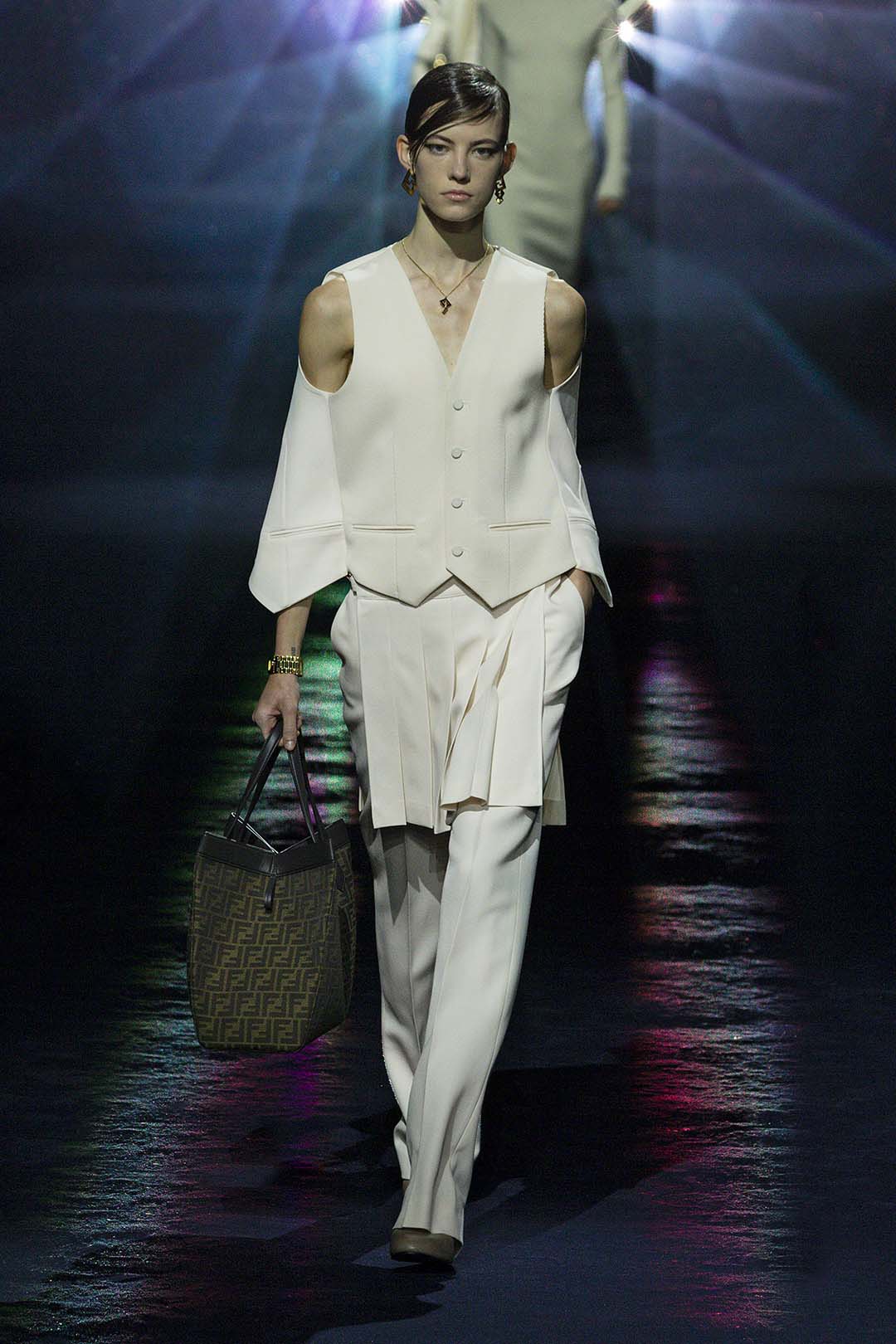 FENDI 2023秋冬女装秀 秀场造型-FENDI芬迪官网